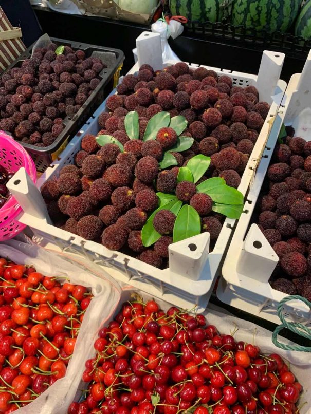 How to Eat and Clean Yangmei (Bayberry - 杨梅) - UnTour Food Tours